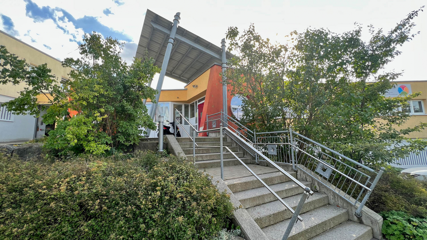 Kindergarten Wasseralfingen - Vordach und Geländer - Haegele-Boehm