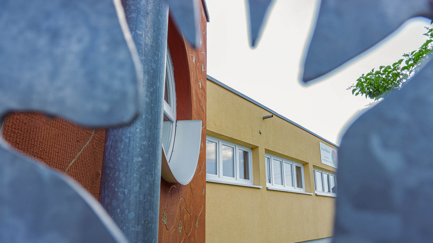 Kindergarten Wasseralfingen - Vordach und Geländer - Haegele-Boehm